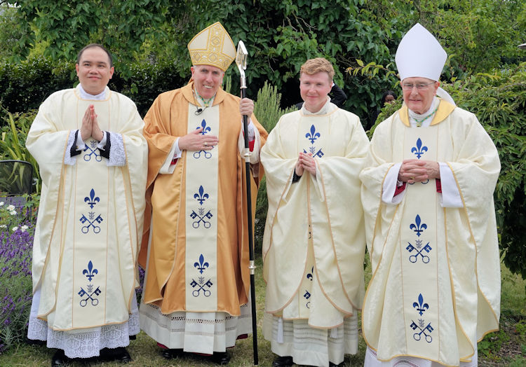 Network Norfolk : Two Catholic priests are ordained in Norwich