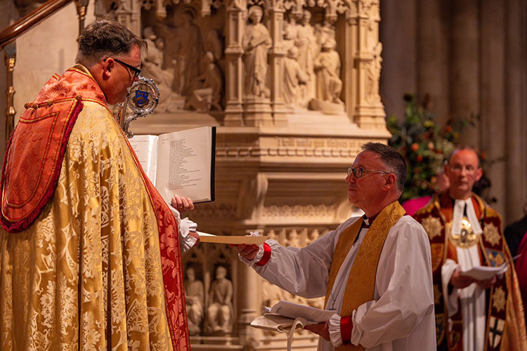 Network Norfolk : New Bishop of Theford welcomed to Norfolk