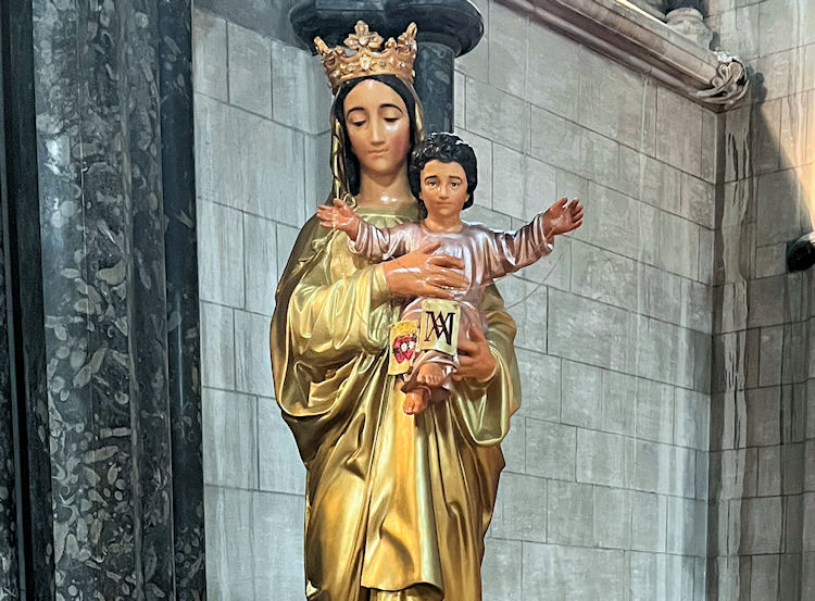 Network Norfolk : Shattered statue restored at cathedral in Norwich